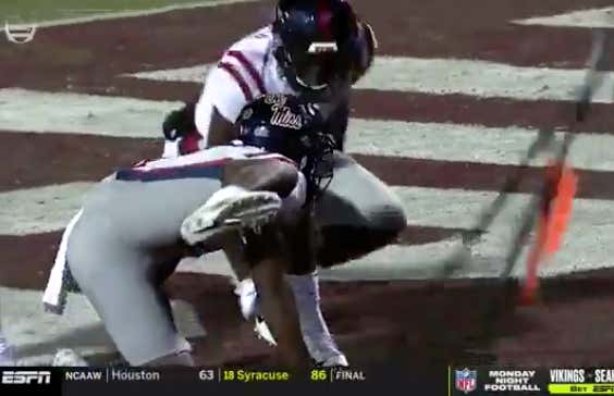 An Ole Miss Player Fake Pissed On The Field So Mississippi State Won ...
