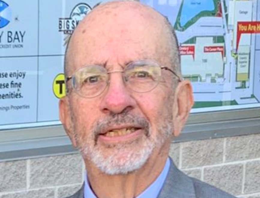 Cousin Mike Vs. His Phone Will Forever Be One Of The Greatest Battles ...