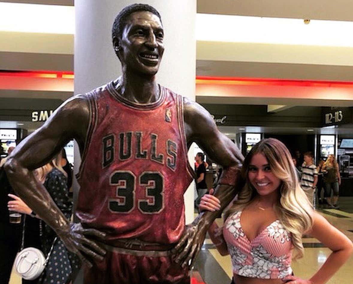 Barstool Chicago's Local Smokeshow Of The Day - Iris | Barstool Sports