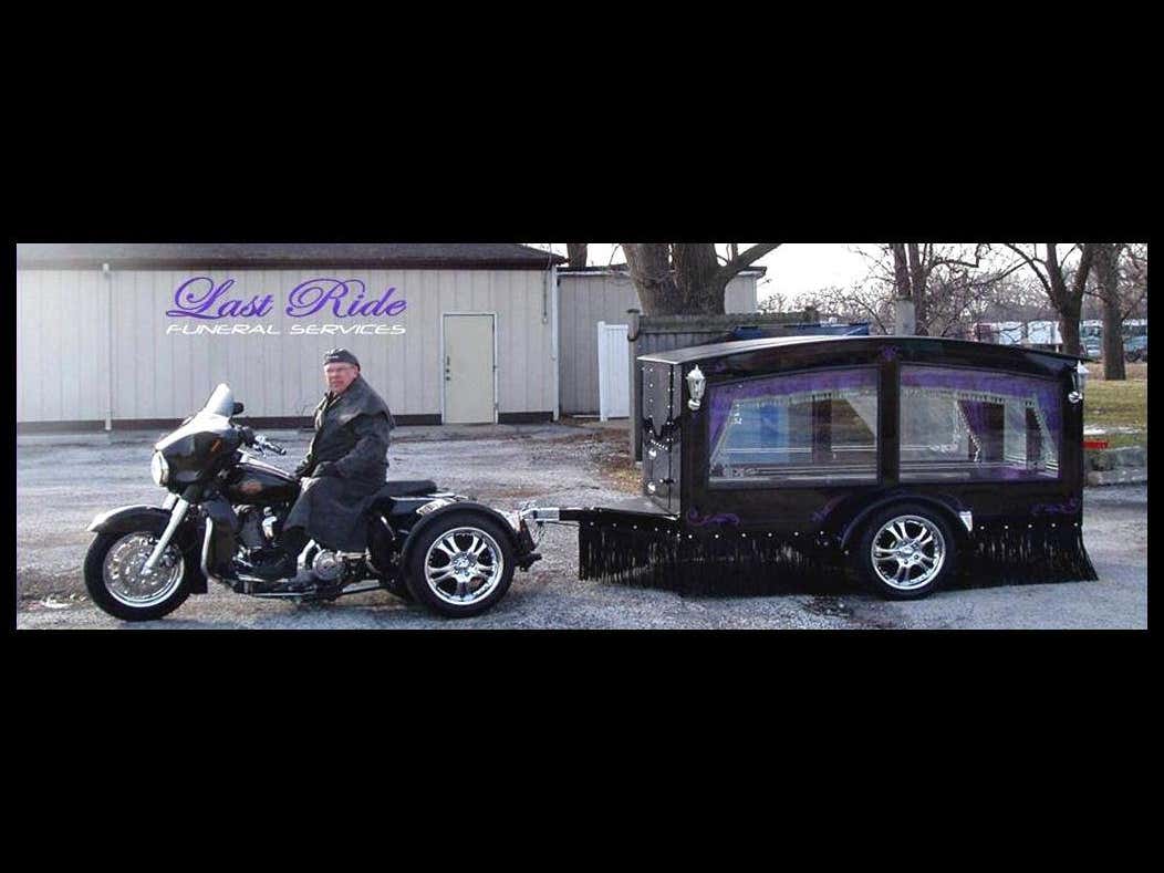 Only In F̶l̶o̶r̶i̶d̶a̶ Chicago, "During Funeral Procession, Family ...