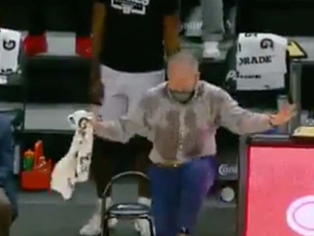 Buzz Williams Was So Damn Sweaty He Had To Change His Shirt Mid-Game ...