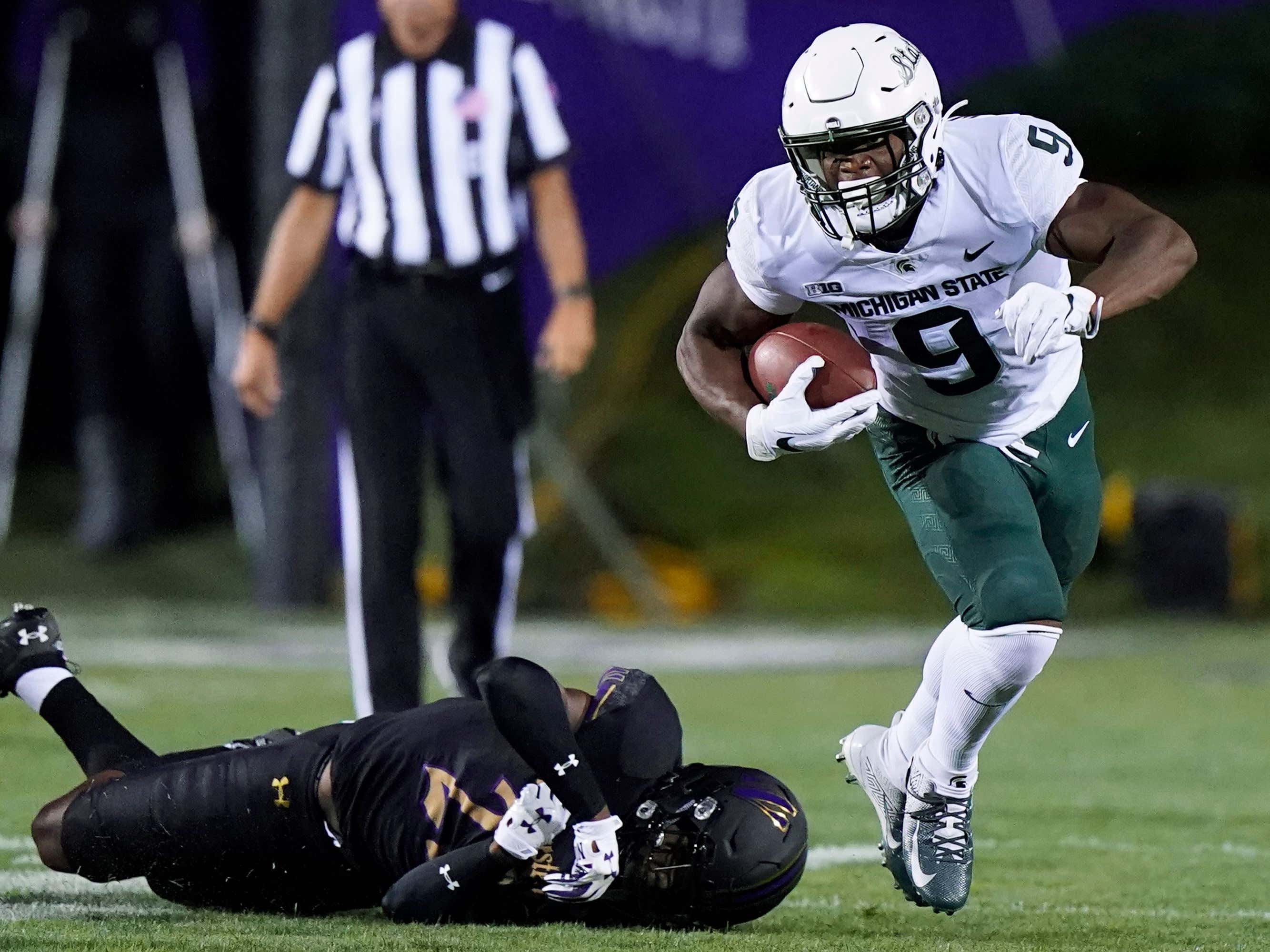 Kenneth Walker Introduces Himself To America In MSU Win | Barstool Sports