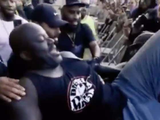 Shaq Diving Into A Crowd And Losing His Mind At Lost Lands Festival Is ...