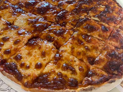 This Is Why Pizza Is Cut Into Squares in Chicagoland (Supposedly ...
