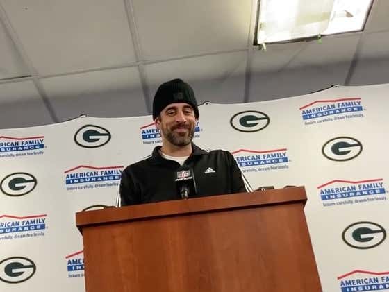 Aaron Rodgers Saw a Woman In The Stands Give Him The Double Bird Which ...