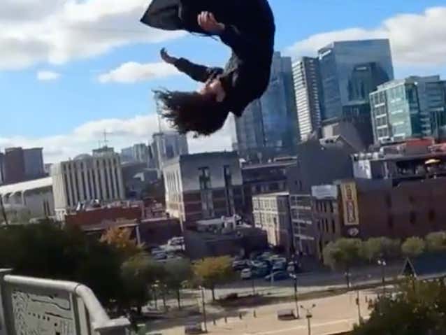 This Dude Jumping Off A Bridge In Nashville With The Help Of A ...