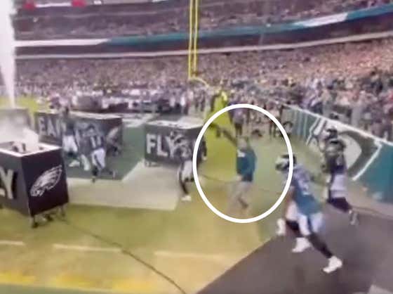 This Random Eagles Fan Who Ran Out Of The Tunnel With The Team Last ...