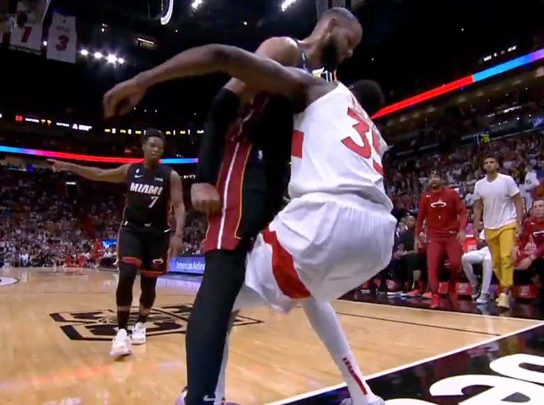 We Have Our First Benches Clearing "Fight" Of The NBA Season Down In ...