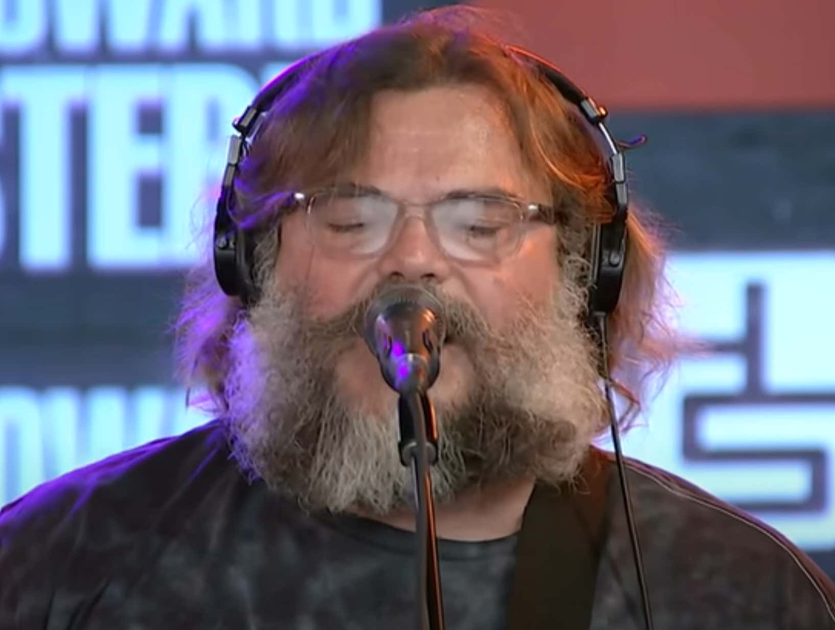 This Will Put A Smile On Your Face: Tenacious D Performs A Medley Of ...