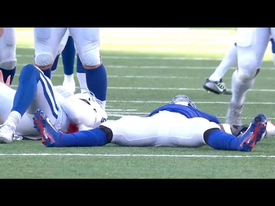 Kayvon Thibodeaux Doing Snow Angels As Nick Foles Writhed In Pain Is One Of The Weirdest Things ...