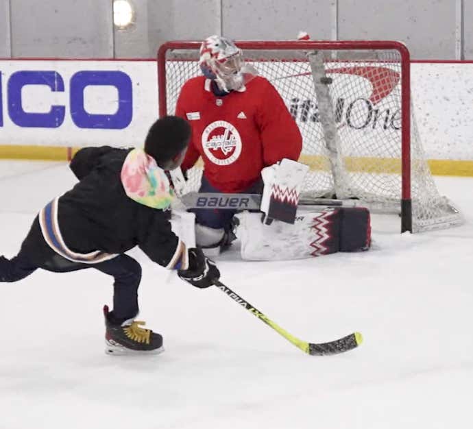 Sam, The Young Deaf Actor From "The Last Of Us" Is Awesome At Hockey ...
