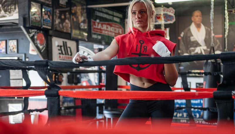 Former Cheerleader Turned Women's Boxing Champion VICKY D Returns ...