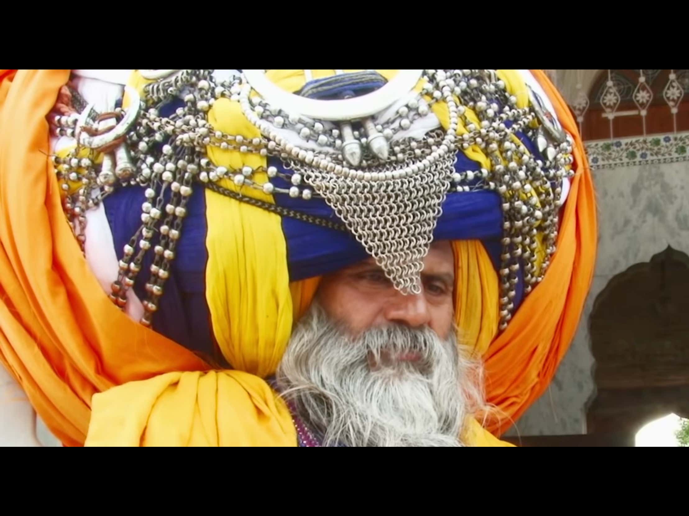 A Longtime Stoolie Has The Strongest Neck In The World After Hauling ...