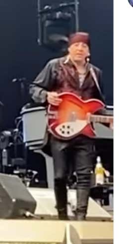 Down Goes The Boss! Bruce Springsteen Took A Fall On Stage During A ...