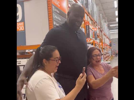 Shaq Proves Once Again How Awesome Of A Guy He Is By Showing Up To A ...