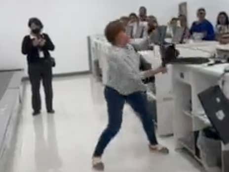 A+ Temper Tantrum - A Lady Started Smashing Computers At The Mexico ...