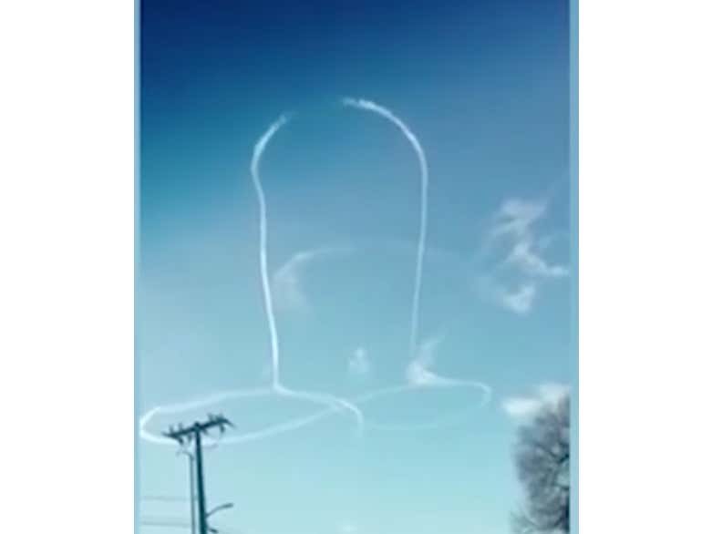 Pilot Drew A Sky Cock That Was Nearly 8 Miles Long And Reminds ...