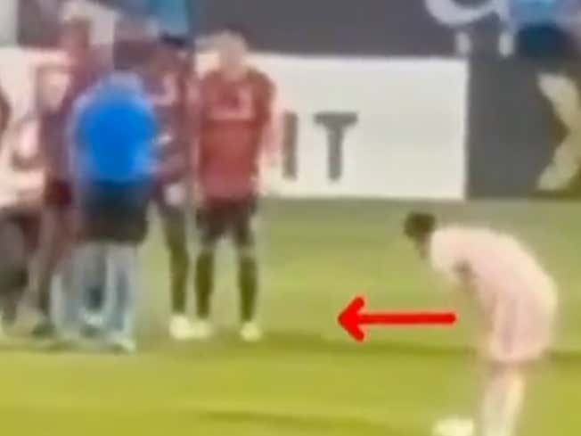 Anyone Complaining About Messi 'Cheating' On This Goal Is A Buffoon Who ...