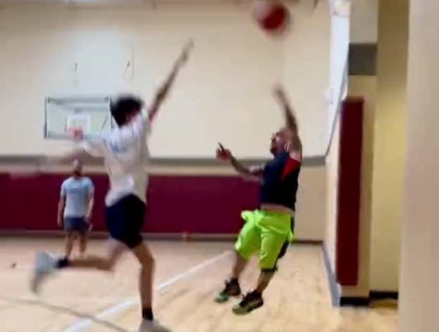 Small Problems Become Big Problems: This Dwarf Playing Hoops At LA ...