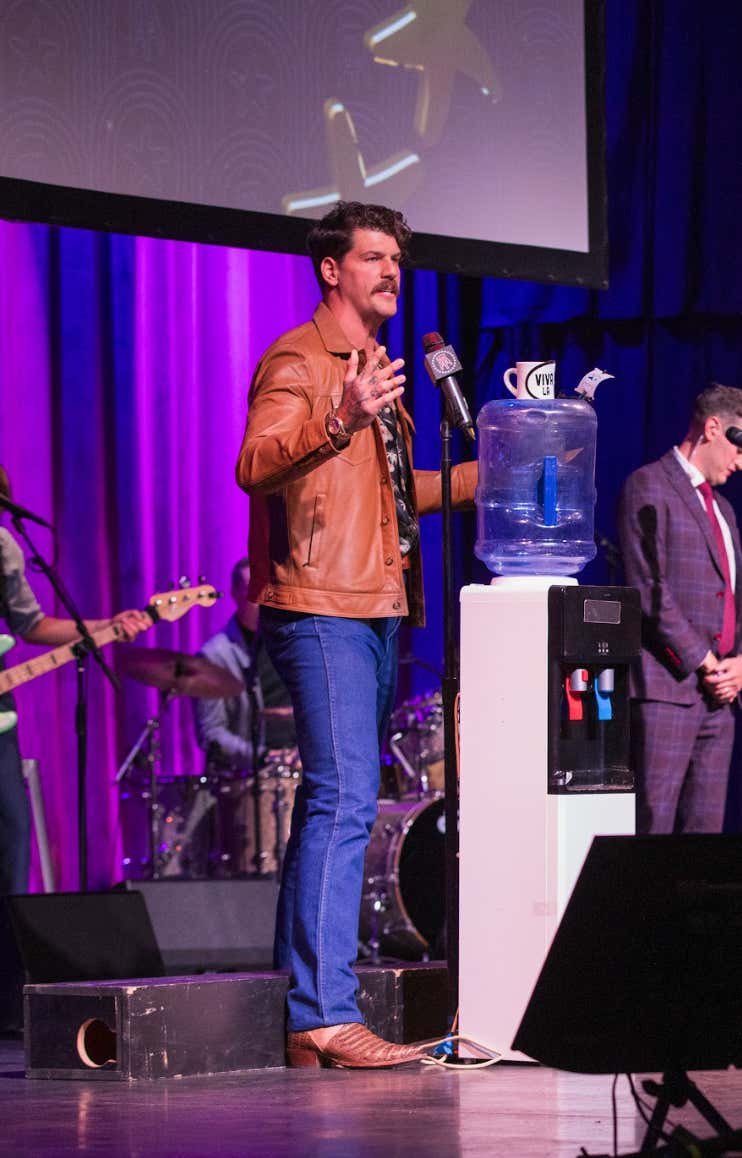 Taylor Lewan Doesn't Dress Himself | Barstool Sports