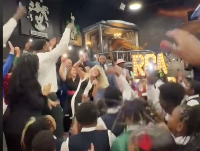 A Teacher Kicked Off The School Year By Flawlessly Rapping A Busta ...