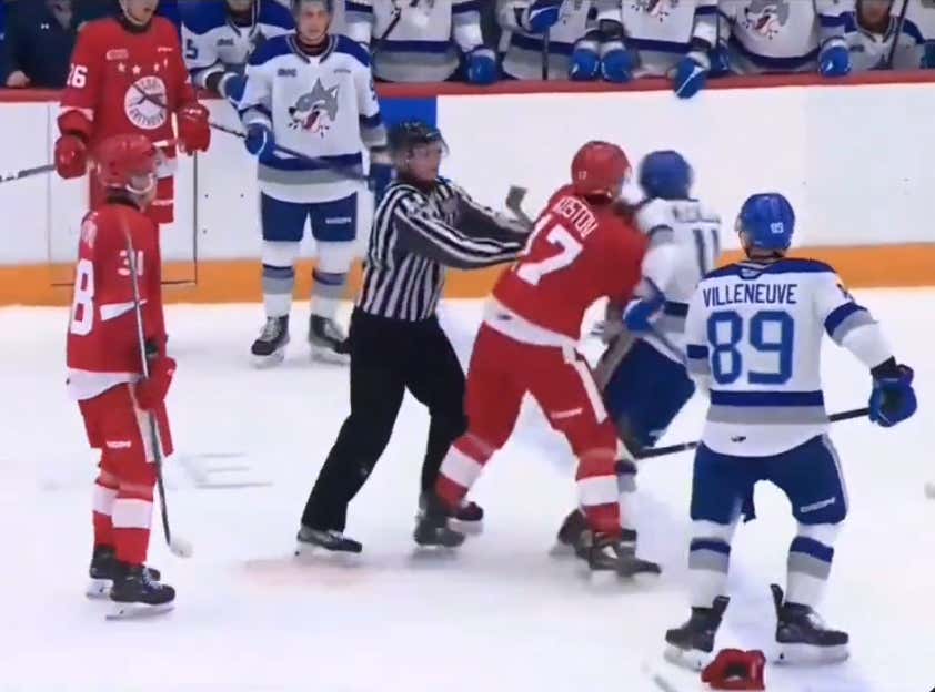 This Has To Be The First Line Brawl Started By A "Chain Snatch" In ...