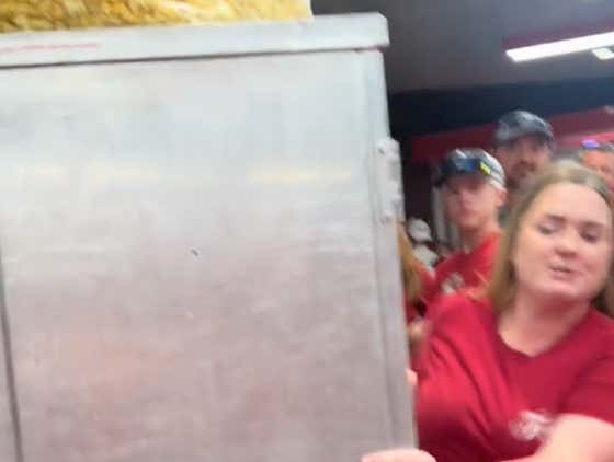 There Is No Way That Taylor Swift Hid In This Tiny Popcorn Machine To ...