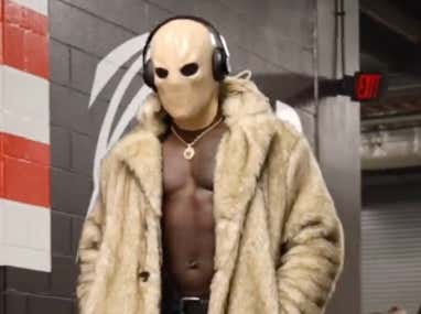 David Njoku Showed Up To Today's Browns Game In The Coldest Mask Ever ...