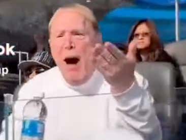 Mark Davis Had Enough Joking Around And Started Screaming At Fans Mid ...