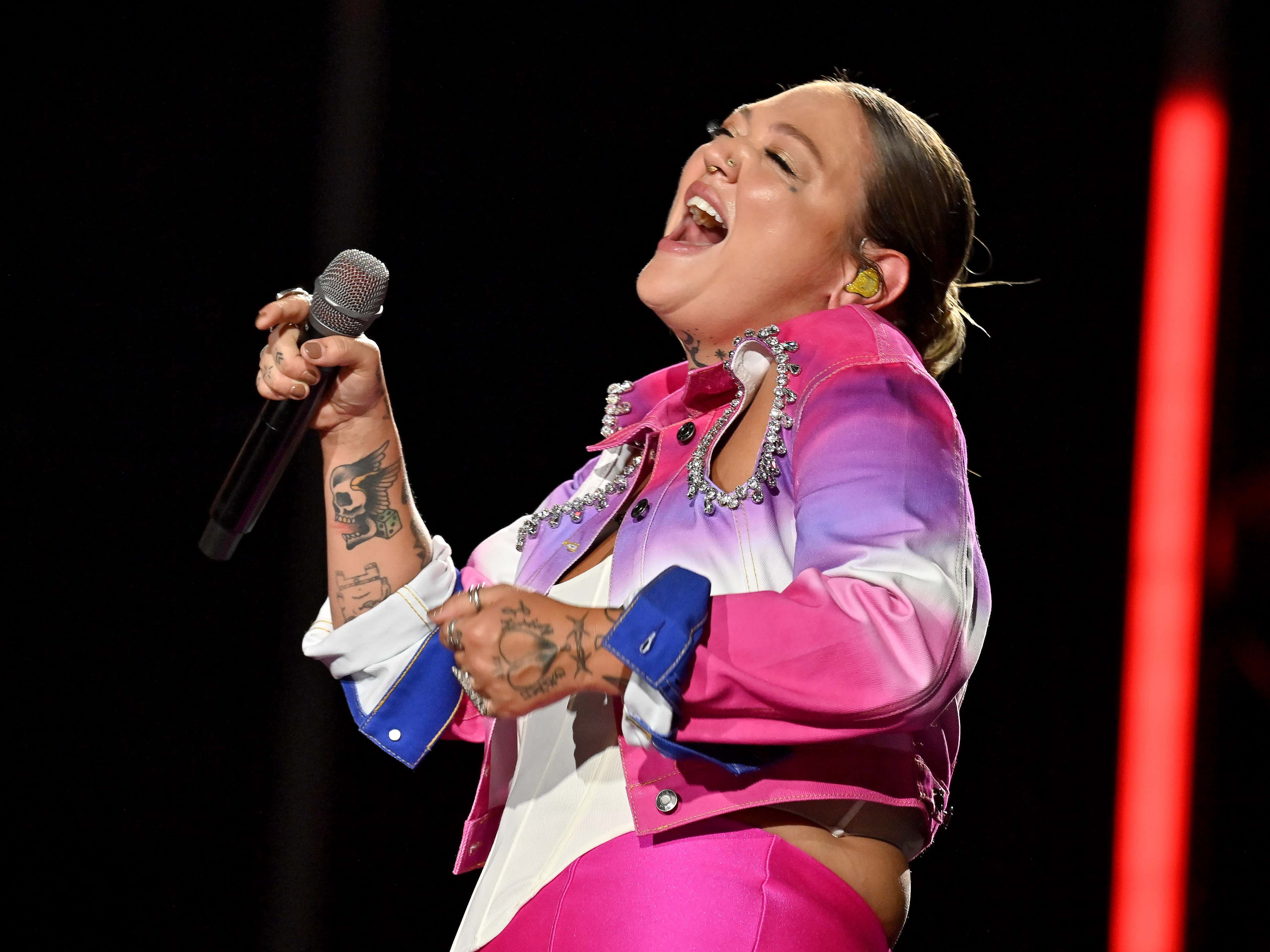 Country Singer Elle King Got Shitfaced, Forgot The Words To Songs, And ...