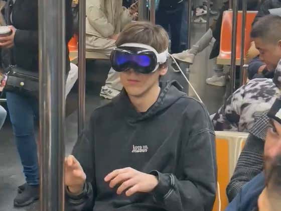 What Would You Do? Man Working in $3,500 Apple Vision Pro While Riding ...