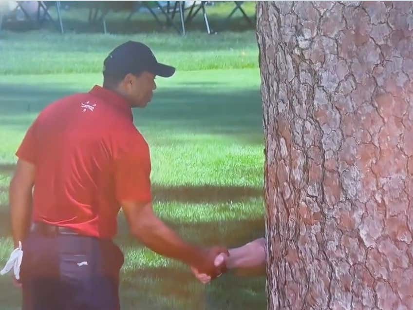 End Of An Era: Tiger Woods And Verne Lundquist Shaking Hands On 16 Is ...