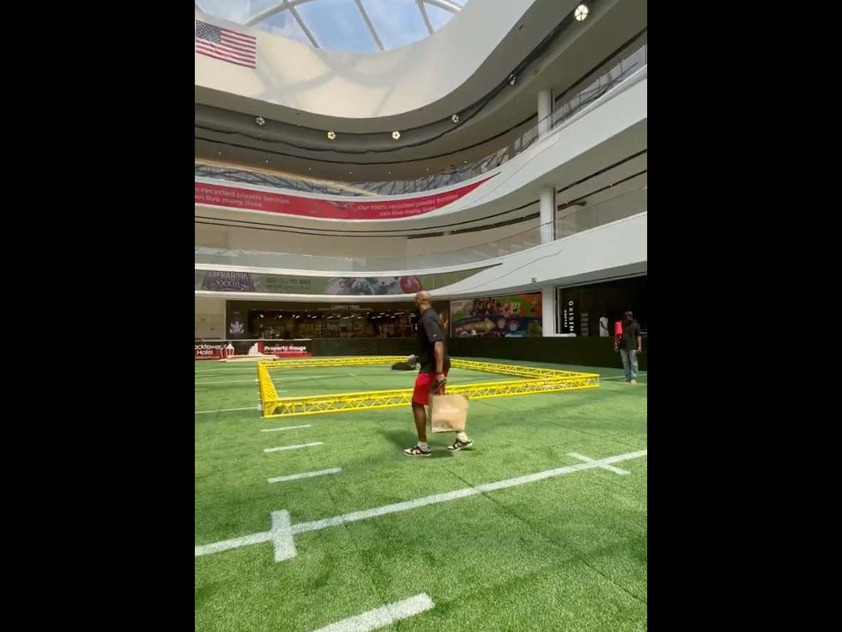 The AFL's Arena Bowl Being Held In The Middle Of A Mall Is So Perfect ...