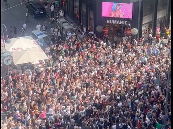 Swifties Have Been Gathering In The Streets Of Vienna To Sing, Trade ...