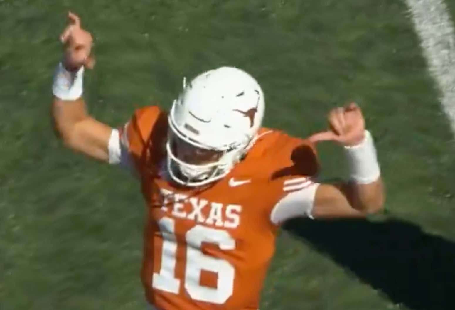 Texas Backup QB Arch Manning Put On A Touchdown Clinic Today, Scoring ...