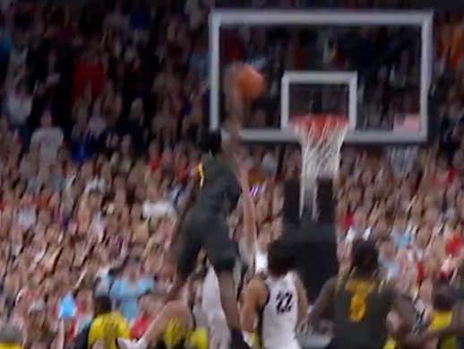 A Beautiful Father-Son Moment: Mark Few Puts His Son In To Help Gonzaga ...