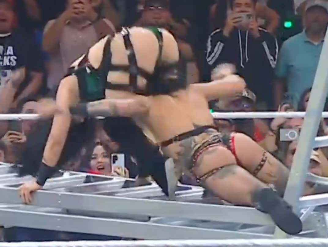 Stephanie Vaquer's 'Devil's Kiss' Might Be The Most Over Move In Wrestling | Barstool Sports