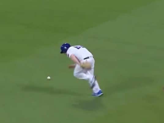 The Mets Ball Boy Is Having A Rough Night | Barstool Sports