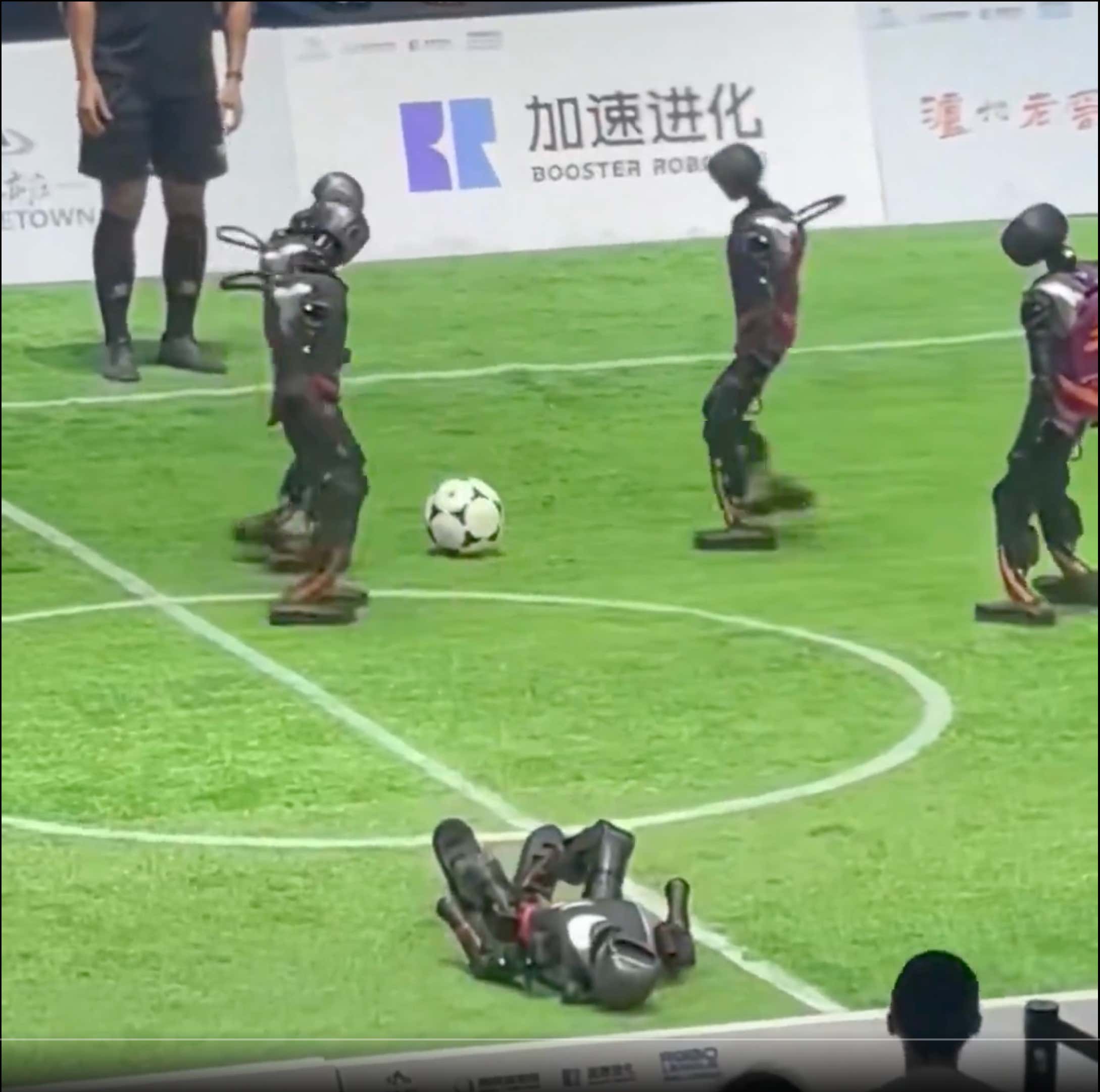 China Launched The World's First "Humanoid Robotic Soccer League" and ...