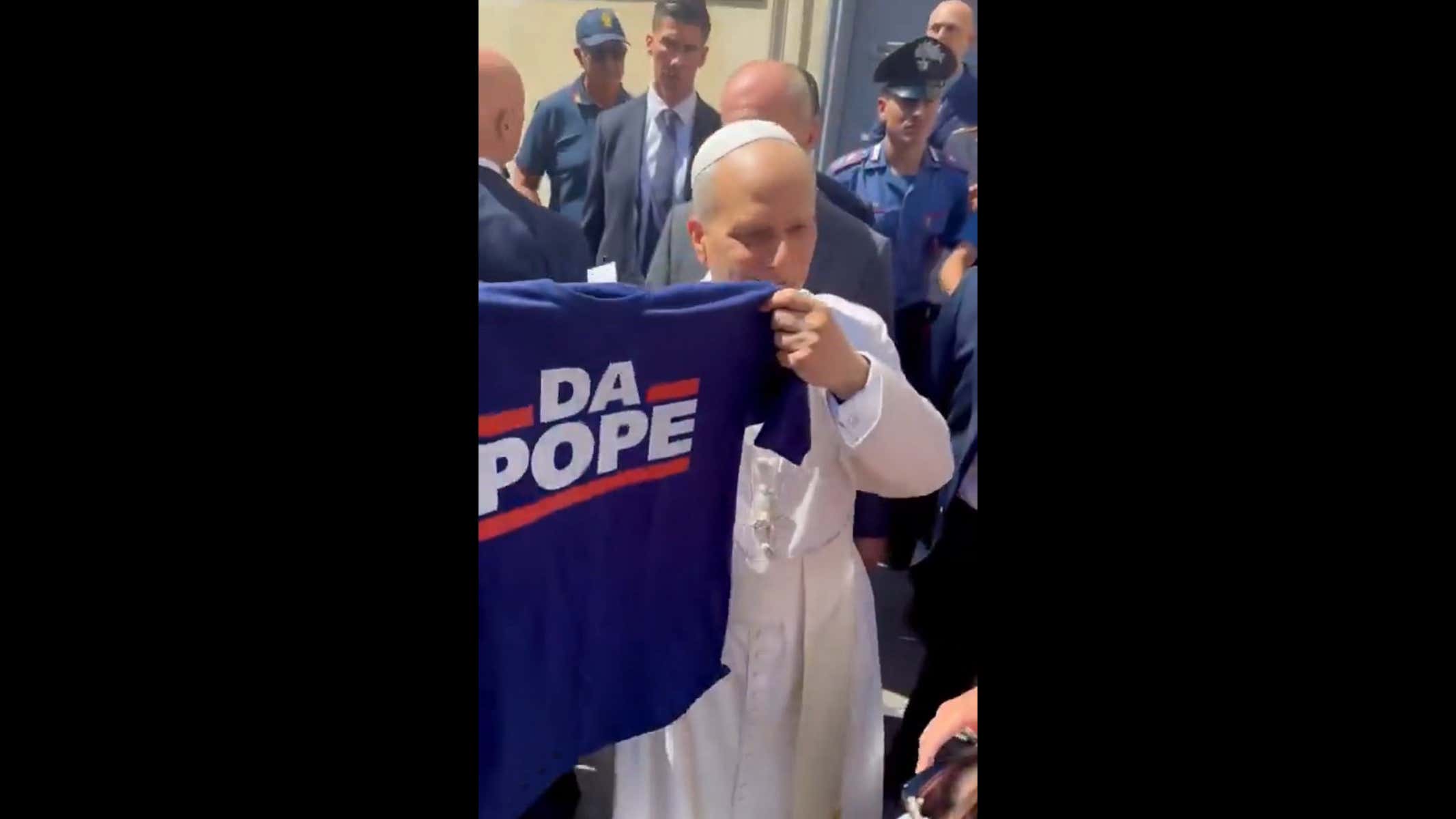 A Chicago Bears Fan Brought A "Da Pope" Shirt With Them For Mass In ...