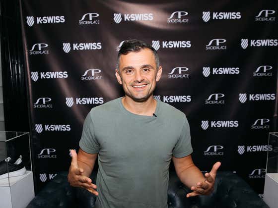 Gary Vee Screaming At A Fan "Sit The Fuck Down Or I Will Fuck You Up ...