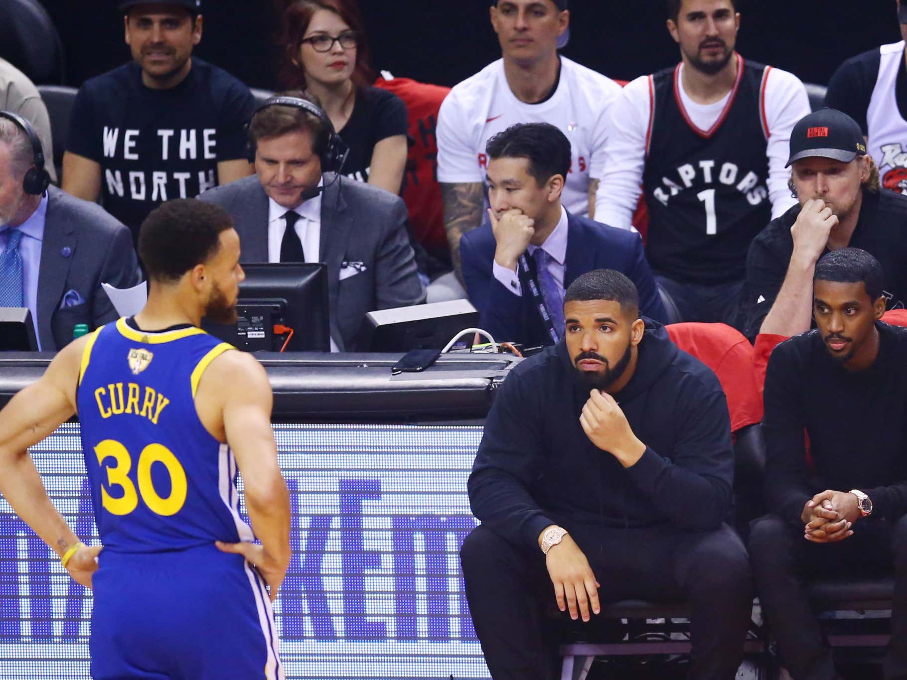 Twitter Is Convinced Drake Tore His ACL When He Was Trying To Guard ...