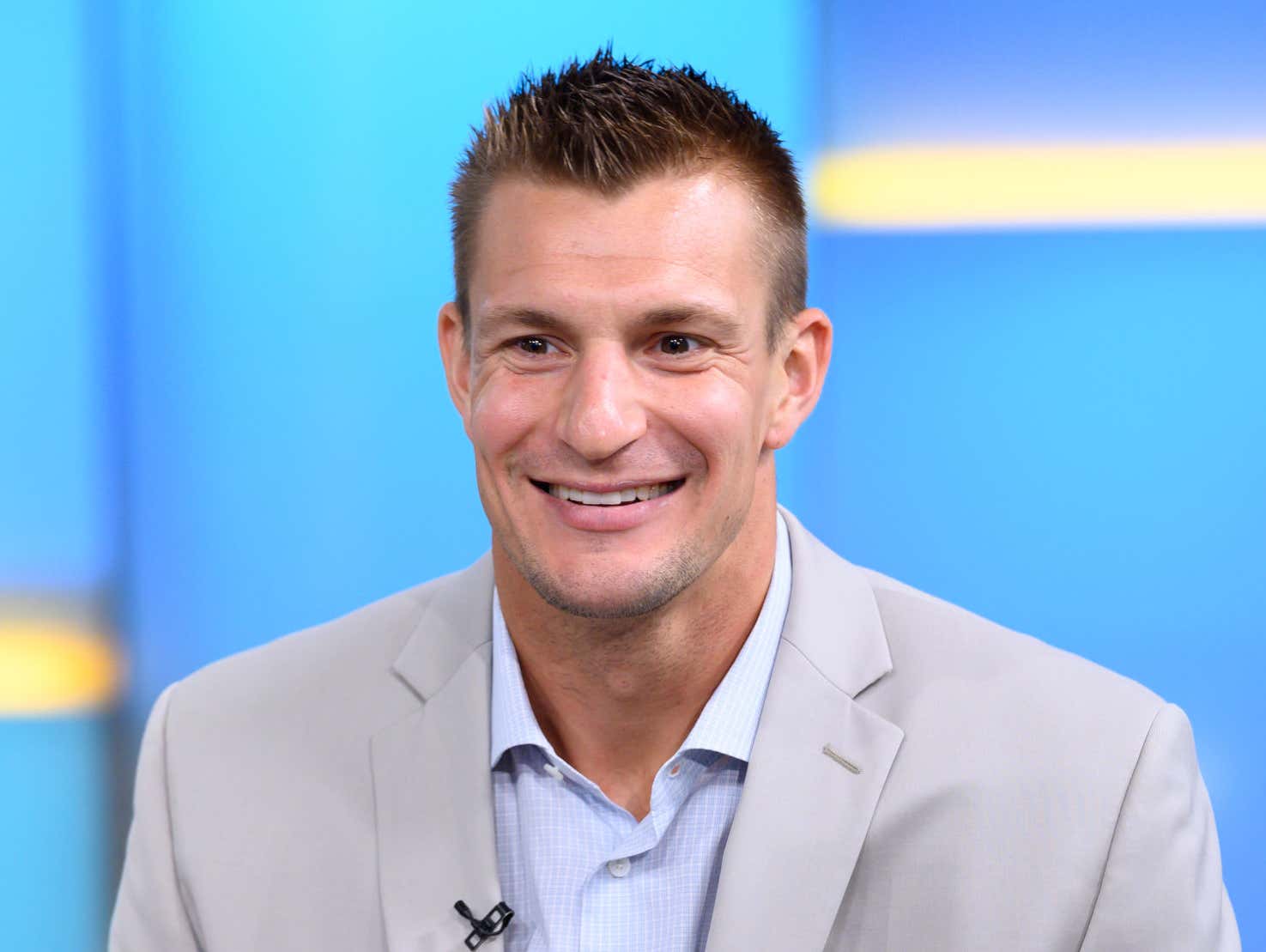 Awesome Video Of Gronk Surprising Healthcare Workers With Tickets To ...