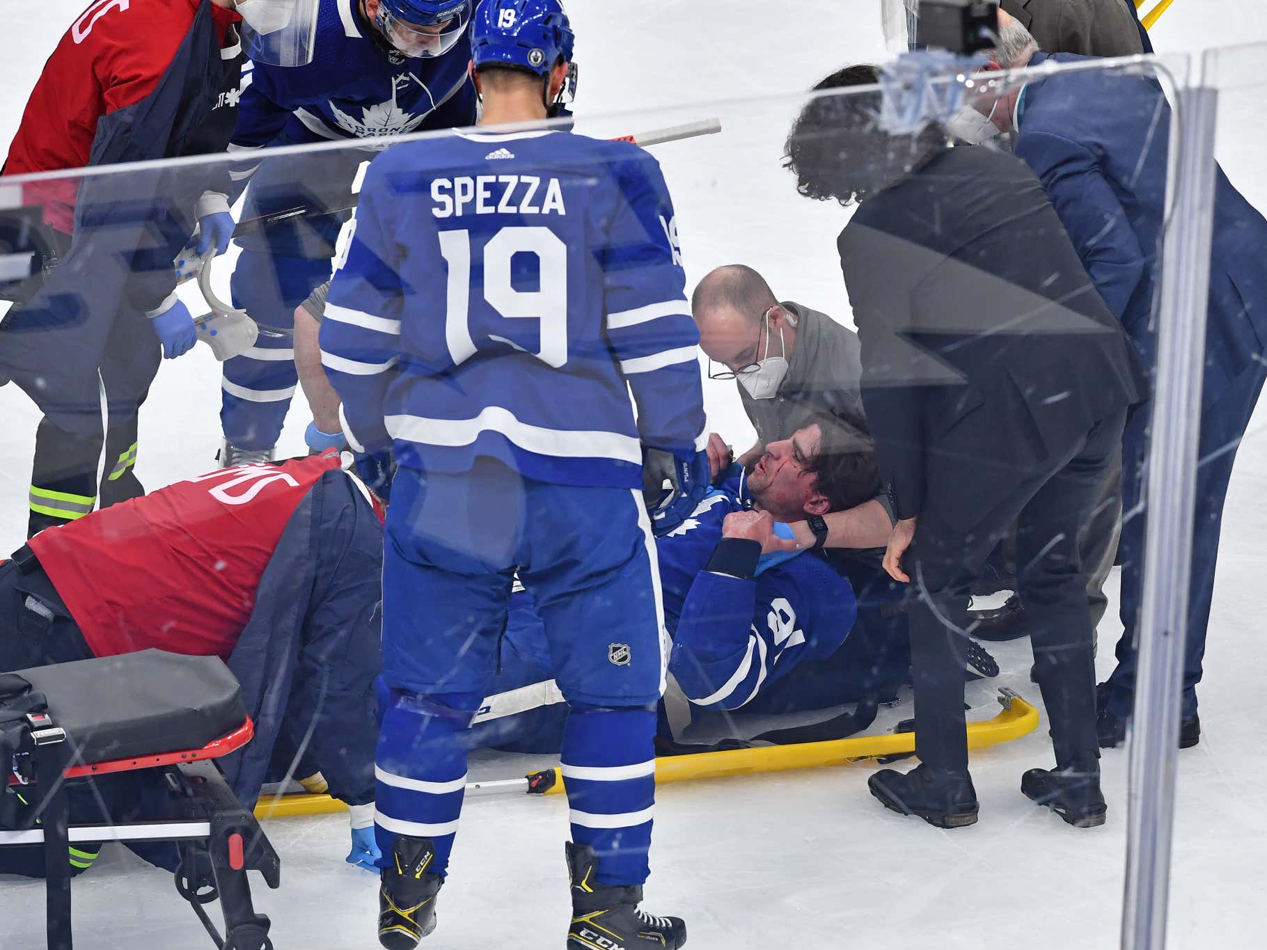 John Tavares Was Stretchered Off The Ice After Taking A Knee To The ...