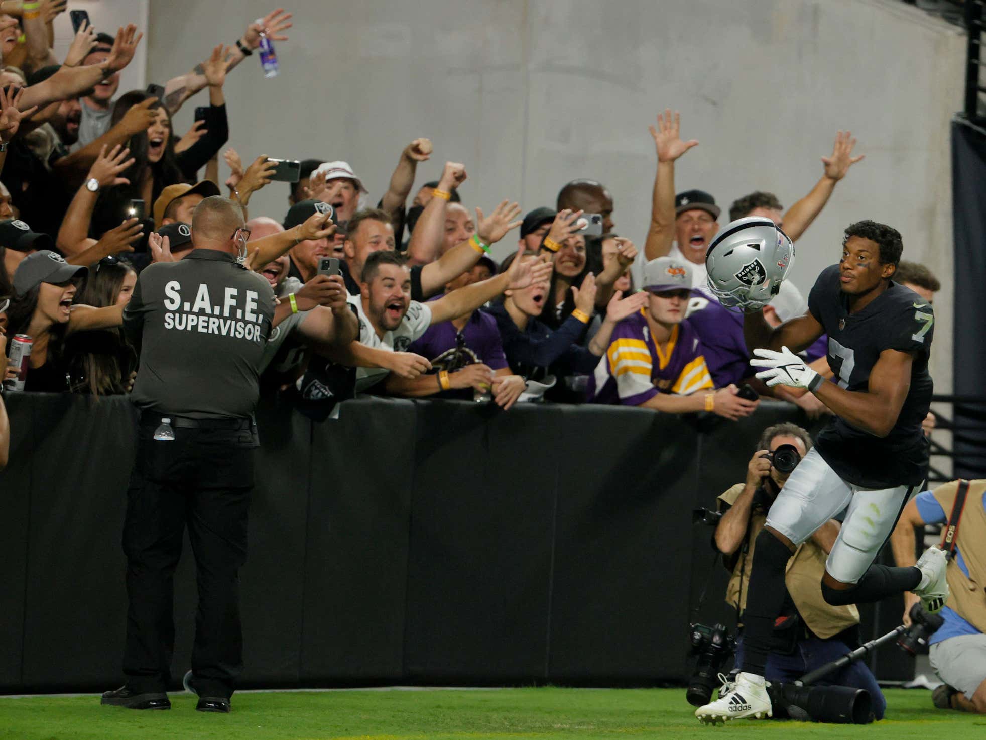 The Only Reason Derek Carr Threw The Game-Winning Touchdown Was Because ...