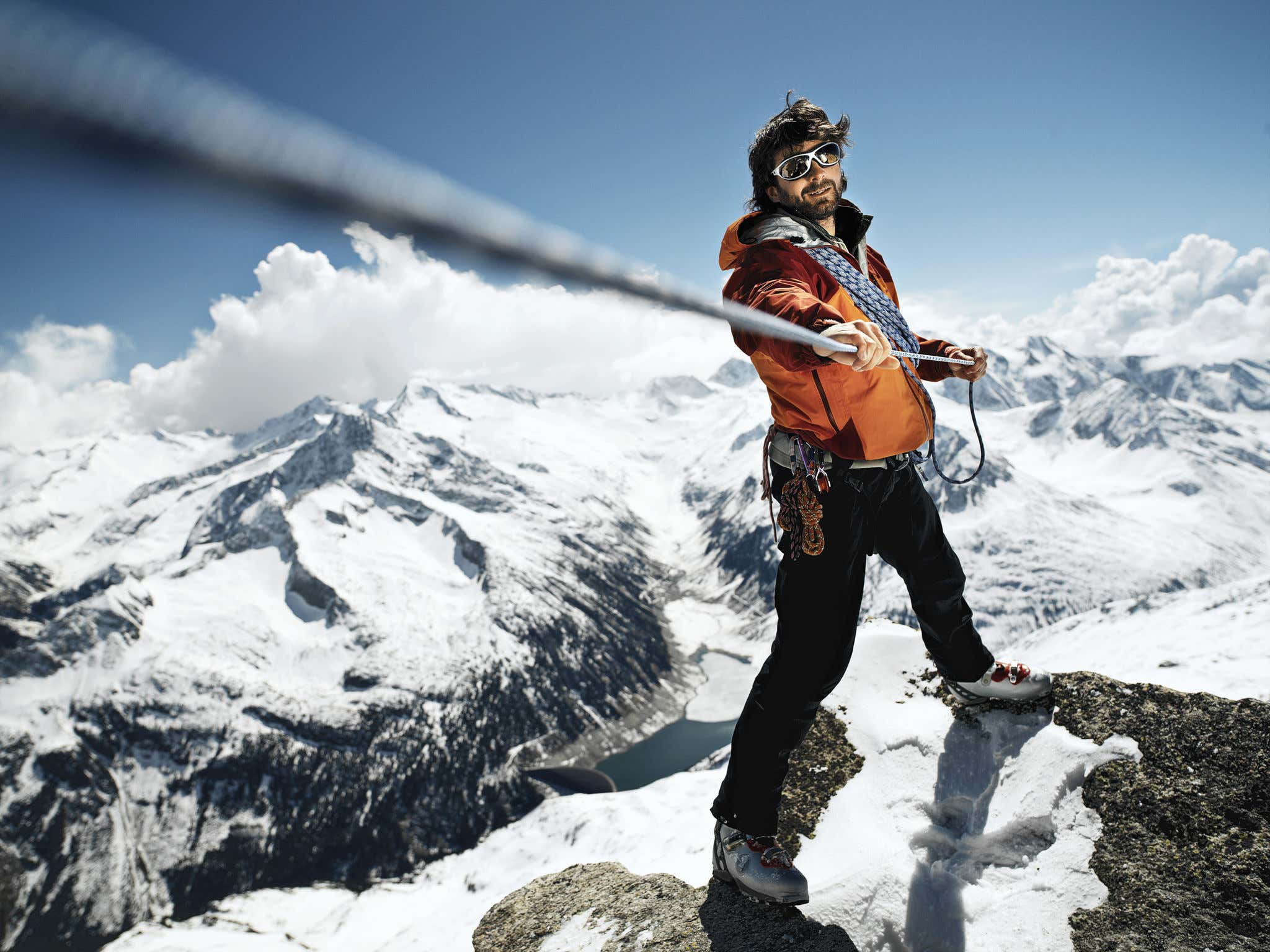 The First Person To Solo Trek Across Antarctica Sat In His Tent With ...