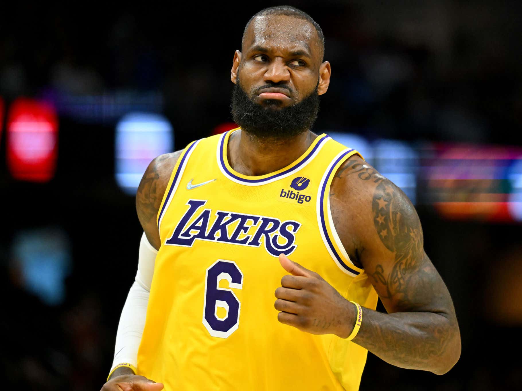 Rate Lebron James' Golf Swing (SPOILER: It Is Dog Shit) | Barstool Sports