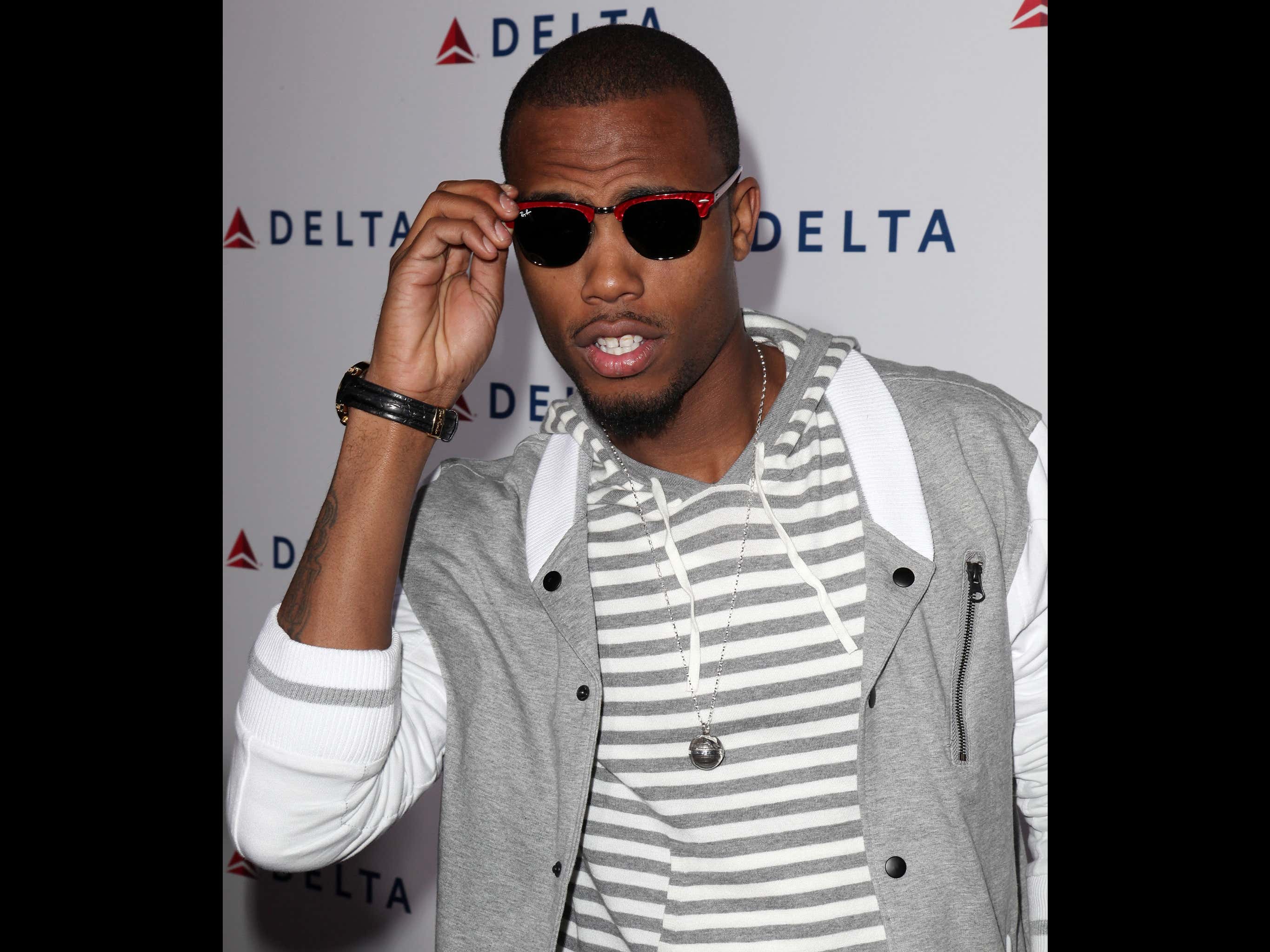 Sunday Night Sample - B.O.B. - Lonely People | Barstool Sports