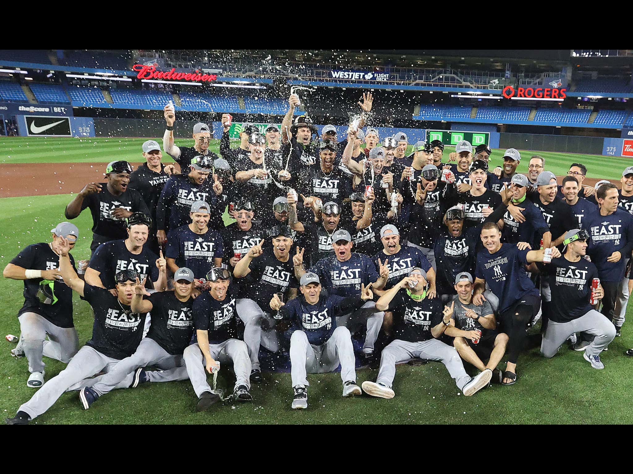 The Yankees Win The AL East Title In Vladdy's House | Barstool Sports