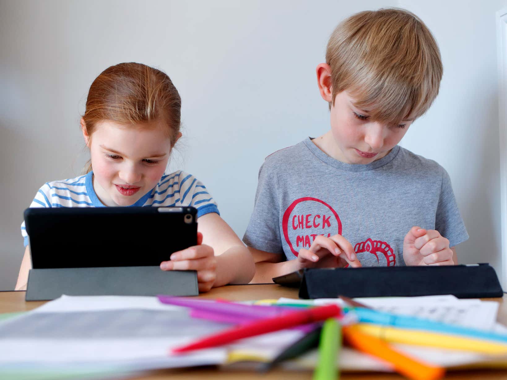 Letting Your Child Blast An iPad While Out To Dinner Is The Epitome Of ...